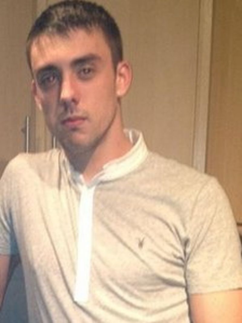 Appeal after two men die in car crash in Radcliffe - BBC News