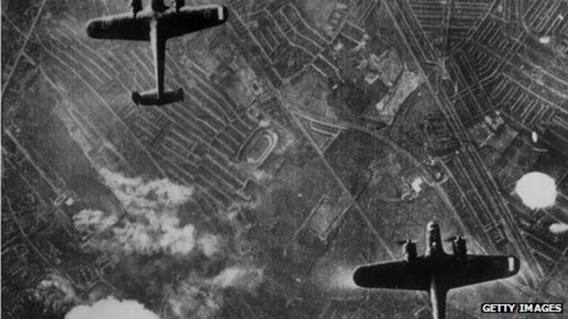 London Blitz: Woman recalls surviving direct hit - BBC News