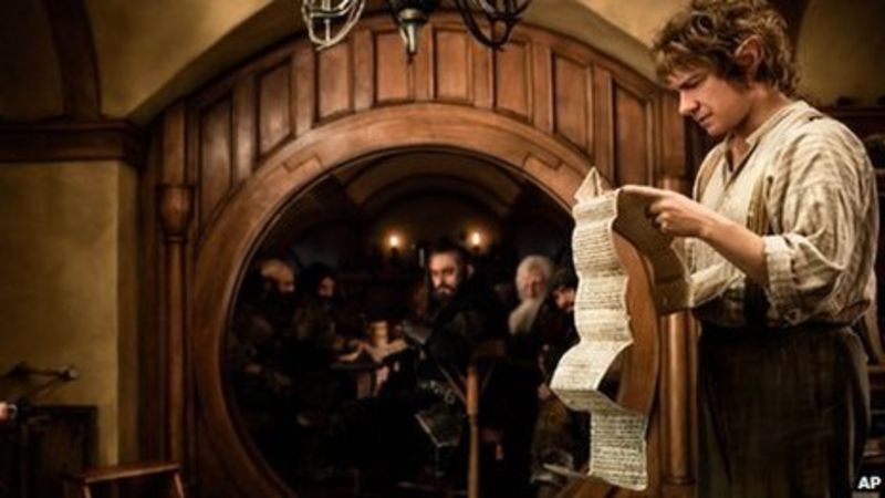 The Hobbit scores record opening at US box office - BBC News