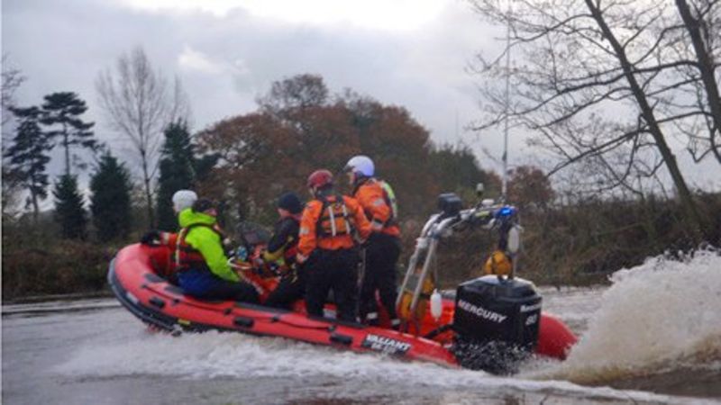 Shropshire volunteers start search and rescue training - BBC News