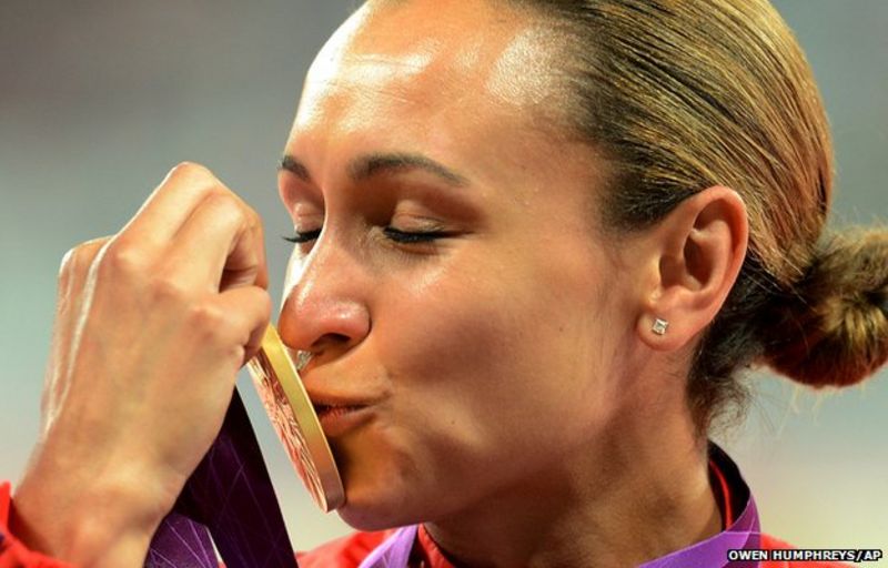 Picture power: Running for gold - BBC News