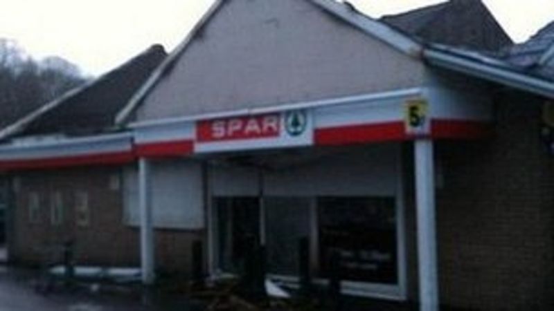 Man arrested over Burnley Spar shop fire - BBC News