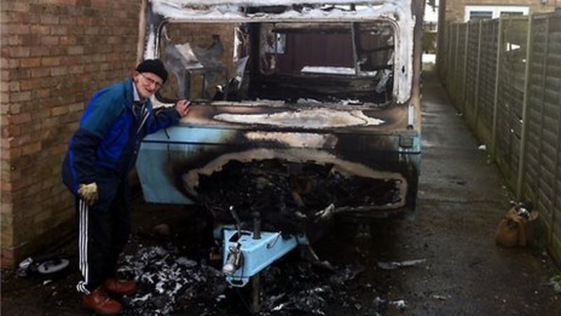 Roy Griffiths pulls caravan on fire away from Colchester home - BBC News