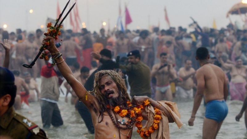 More than 100 bodies recovered from India's Ganges - BBC News