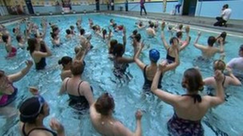 Newcastle City Pool 'swim-in' protest at closure - BBC News