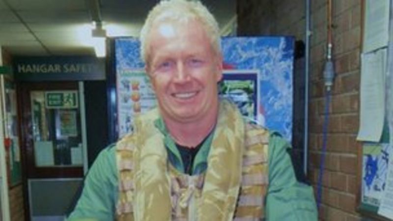 Wiltshire 'flying fire engine' pilot Jeremy Paxton dies - BBC News