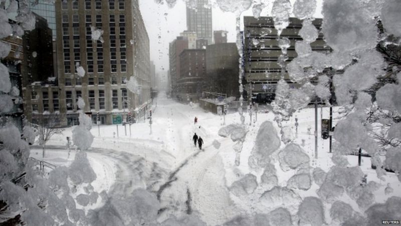 Snow-storm Nemo hits US and Canada - BBC Newsround