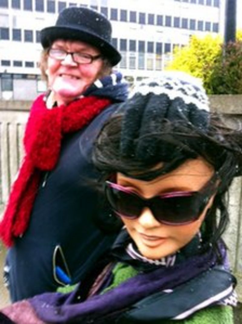 Renee Slater reunited with election mannequin Helena Torry - BBC News