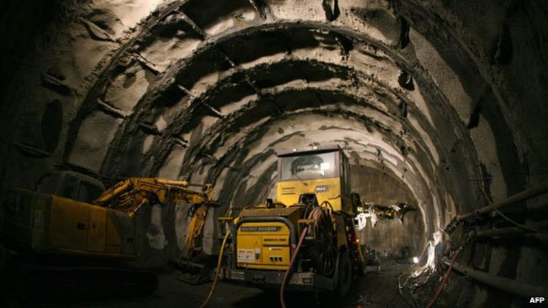 Italy's 10-metre Alpine mega-tunnel - BBC News