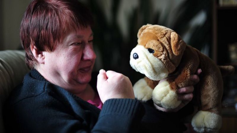 Coggeshall woman 'plagued' by How Much is that Doggie song - BBC News