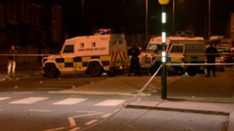 Police condemn shooting of men in north Belfast - BBC News