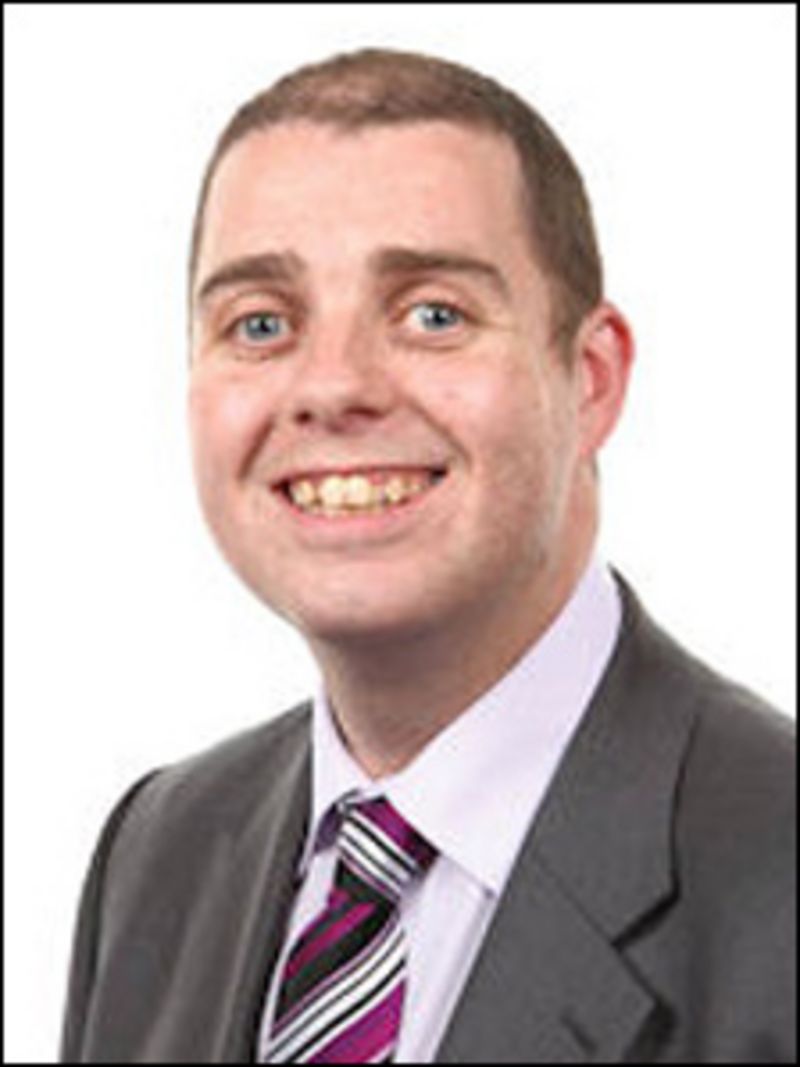 Angus councillor Ewan Smith resigns from the SNP over schools - BBC News