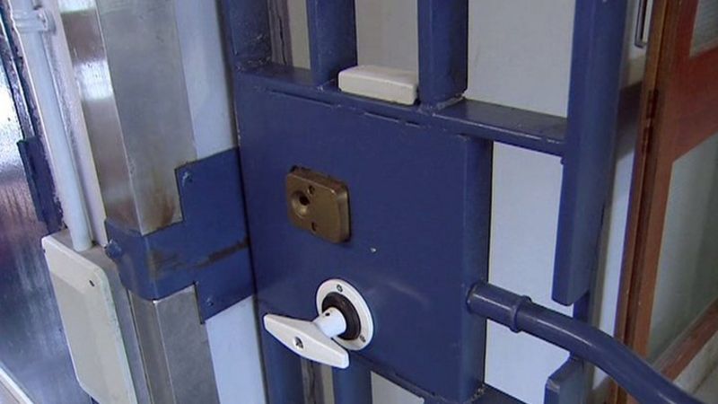Hydebank: Prison turns college to build brighter futures - BBC News