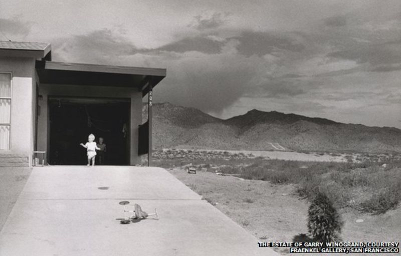 The photographic legacy of Garry Winogrand - BBC News
