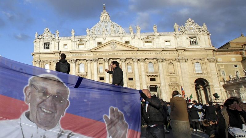 In pictures: Pope Francis celebrates inaugural Mass - BBC News