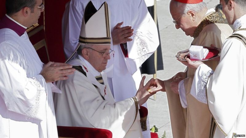 In pictures: Pope Francis celebrates inaugural Mass - BBC News