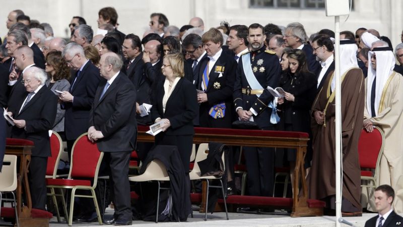 In pictures: Pope Francis celebrates inaugural Mass - BBC News