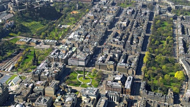 In pictures: Britain from the Air comes to Edinburgh - BBC News