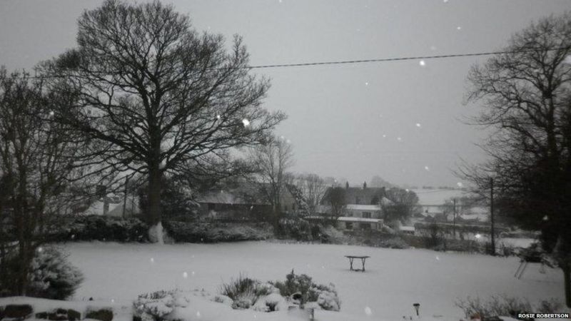 In pictures: Snow in Wales - BBC News