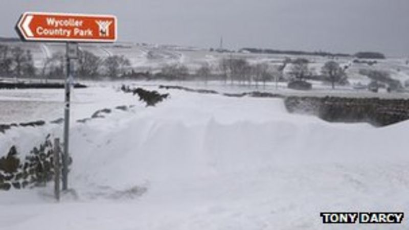 Snow-hit villages near Burnley 'running out of food' - BBC News