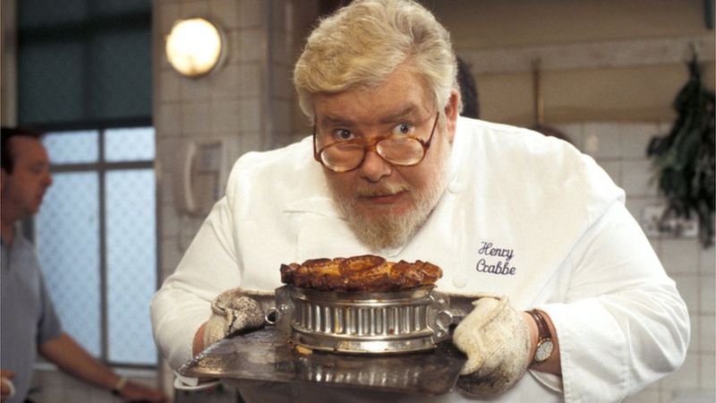 In pictures: The career of Richard Griffiths - BBC News