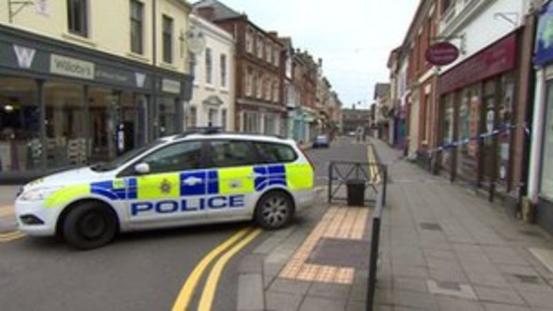 Arrests over Swindon street attack - BBC News