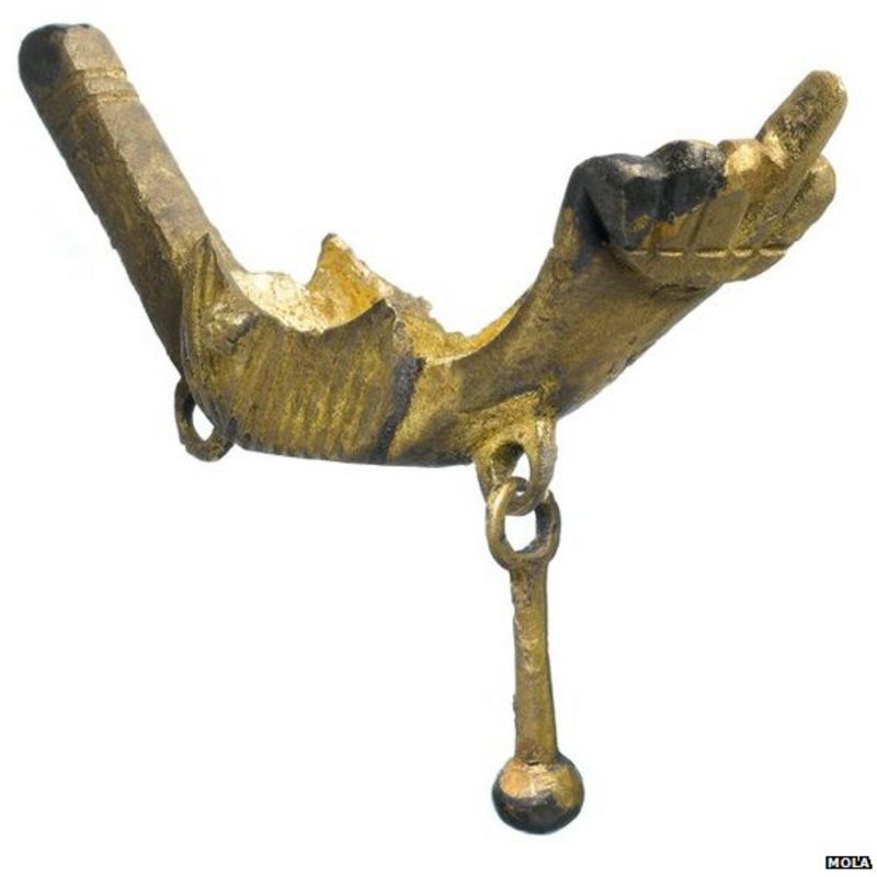 In pictures: London's 'deepest' Roman excavation finds - BBC News