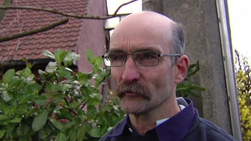 Redoine Faid: Paris helicopter prison break for gangster - BBC News