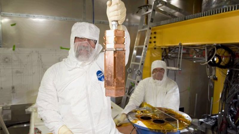 Dark matter hunt: LUX experiment reaches critical phase - BBC News