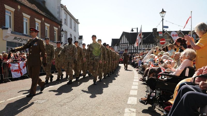 St. George's Day celebrations in pictures - BBC News
