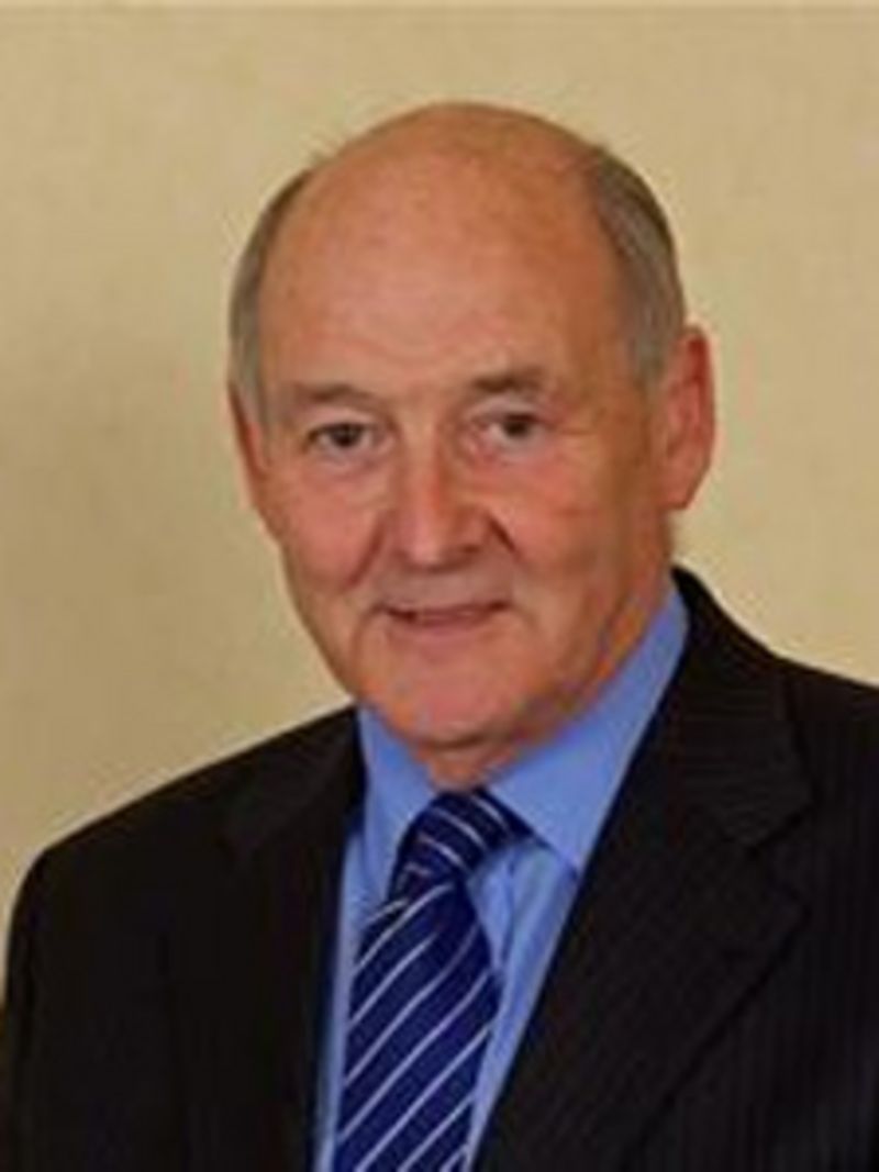 Herefordshire Council leader John Jarvis to step down - BBC News