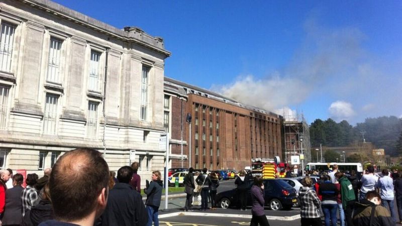 National Library fire destroys section of roof - BBC News