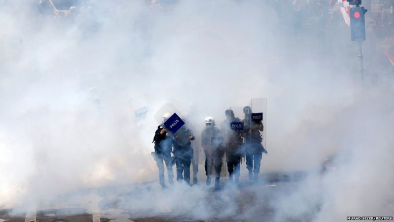 Week in pictures: 27 April - 3 May 2013 - BBC News