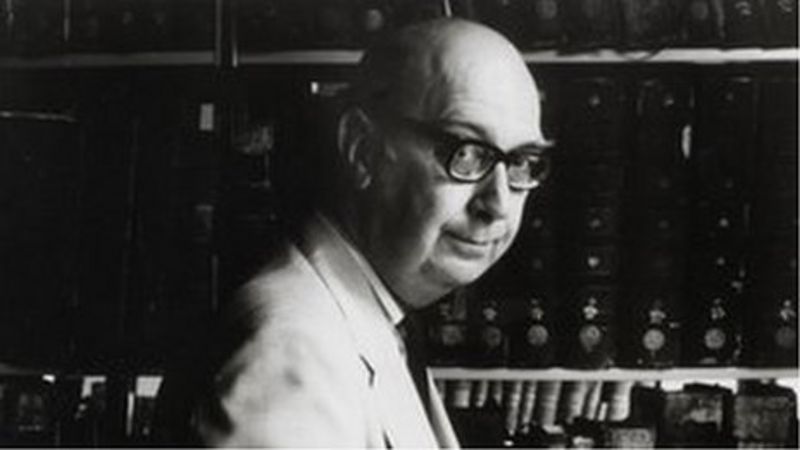 Philip Larkin's photographs: New exhibition opens in Hull - BBC News