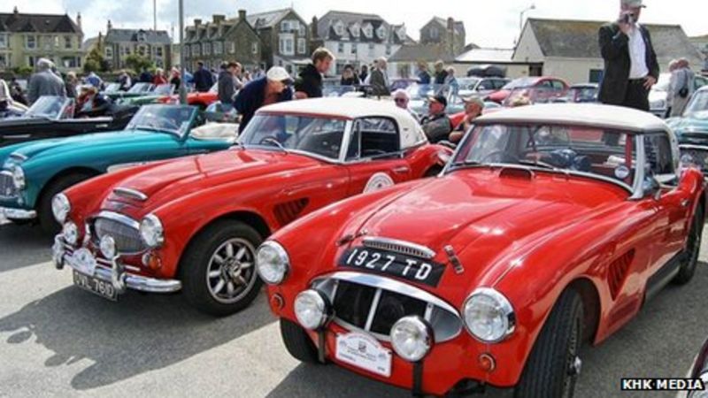Sports car creator Donald Healey remembered in Perranporth - BBC News