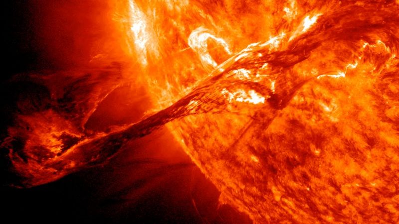 In pictures: Raw power of the Sun - BBC News
