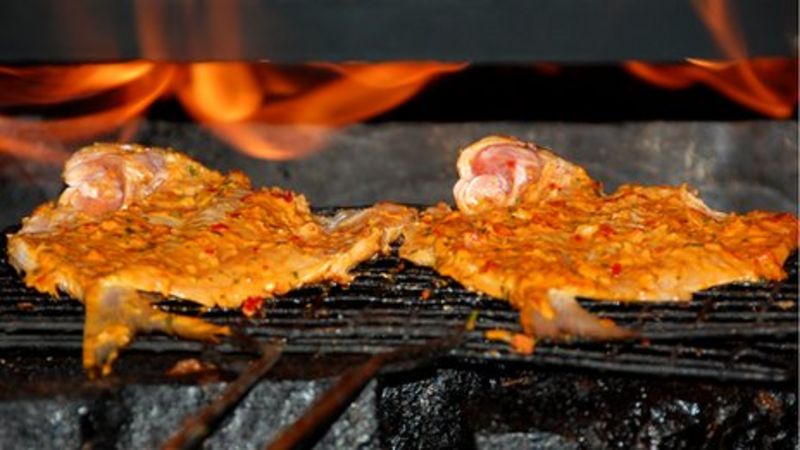Keeping alive Gaza's culinary traditions - BBC News
