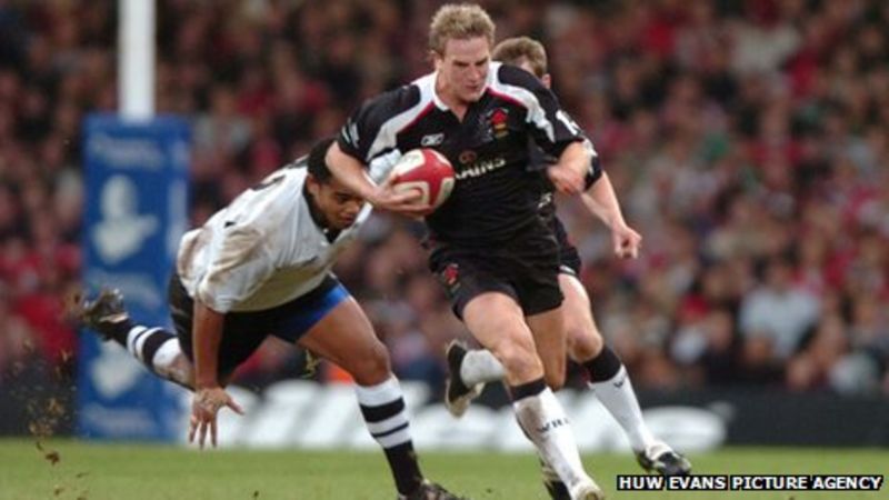 Ex-Wales rugby player Matthew J Watkins's cancer battle - BBC News