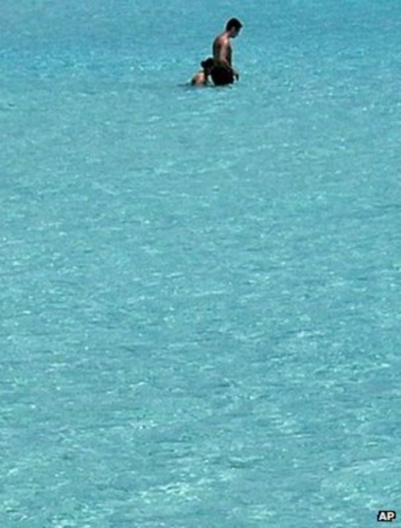 EU bathing water continues to improve, says report - BBC News