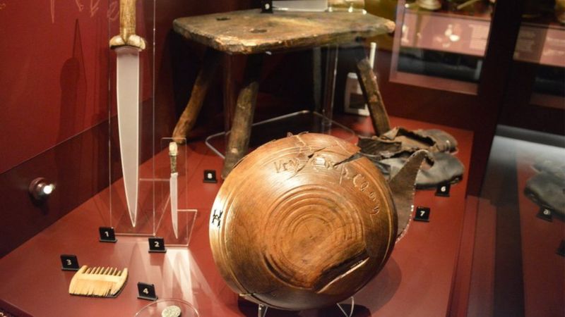 In pictures: Life and death on the Mary Rose - BBC News