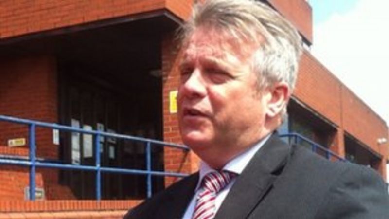 Luton Marsh Farm stabbing: Police open murder inquiry - BBC News