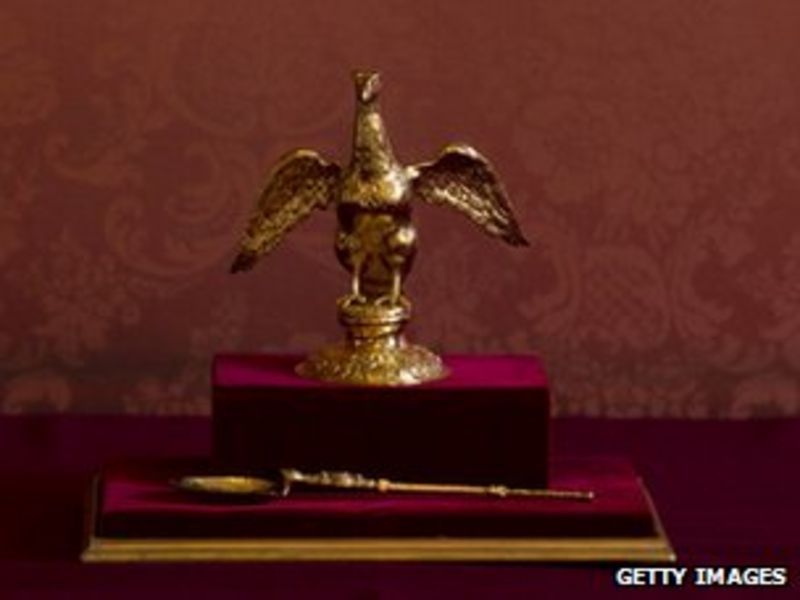 Coronation 1953: Magic moment the TV cameras missed - BBC News