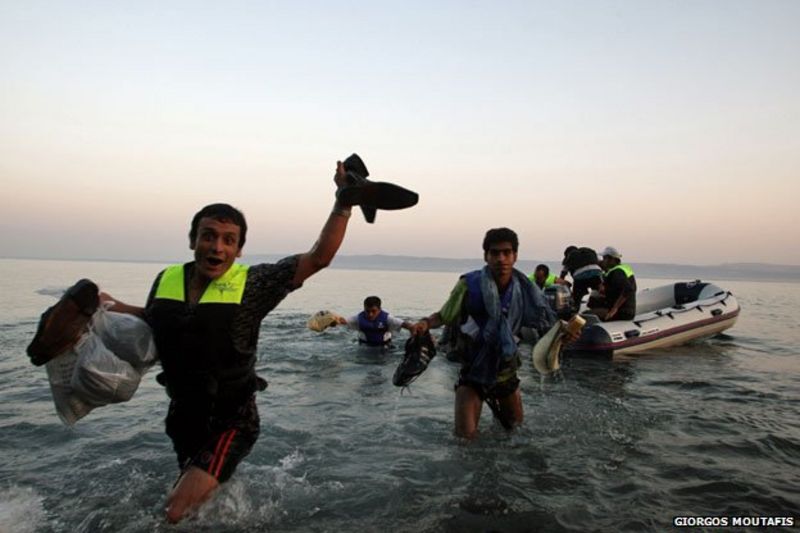 Syrians accuse Greece of 'pushing back' migrant boats - BBC News