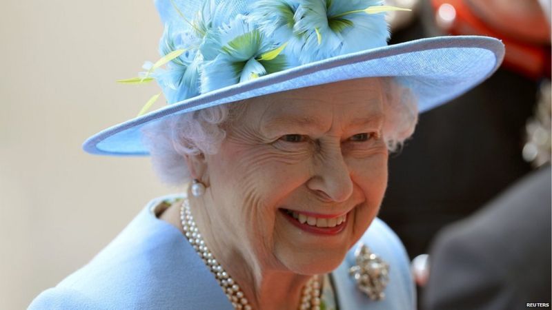 In pictures: The Queen at the BBC - BBC News