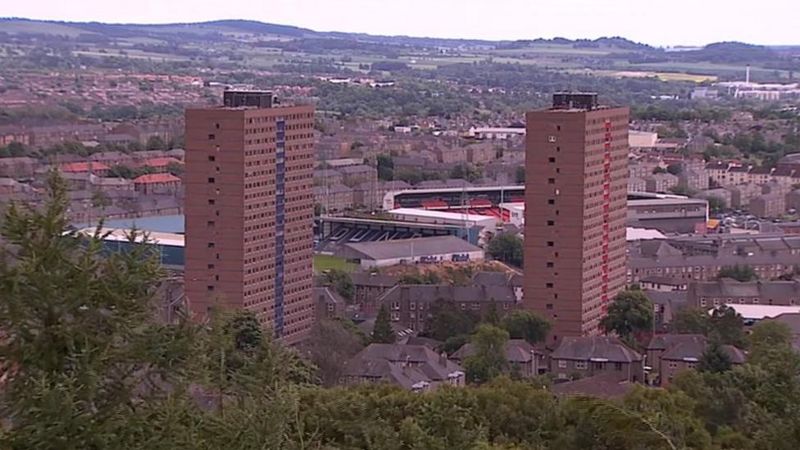 In pictures: Bringing down the Dundee tower blocks - BBC News