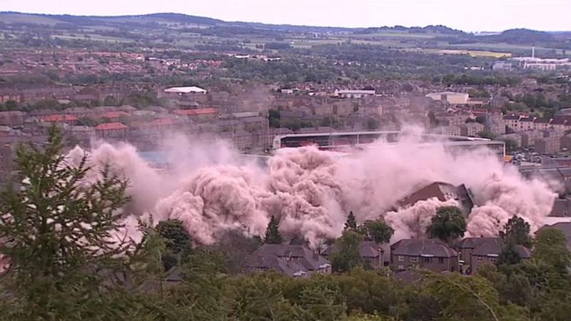 In pictures: Bringing down the Dundee tower blocks - BBC News