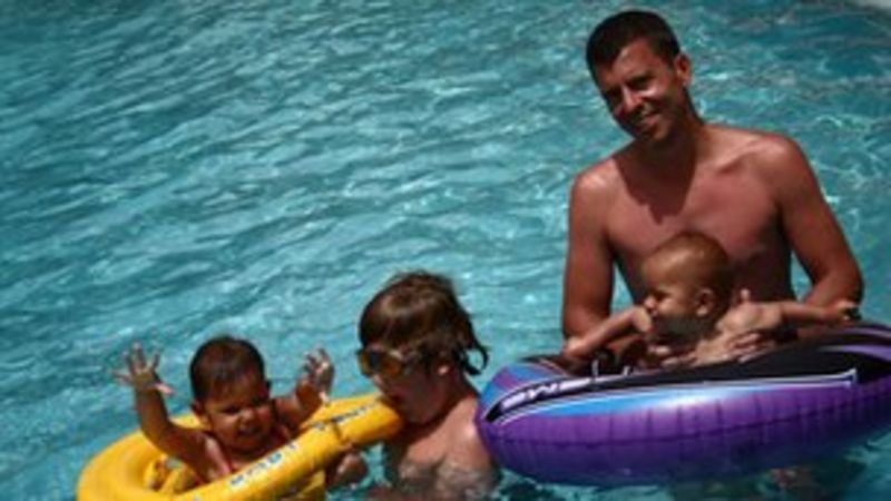 30 tips for first-time parents - BBC News