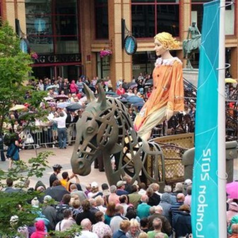 Lady Godiva puppet to get Coventry homecoming parade - BBC News