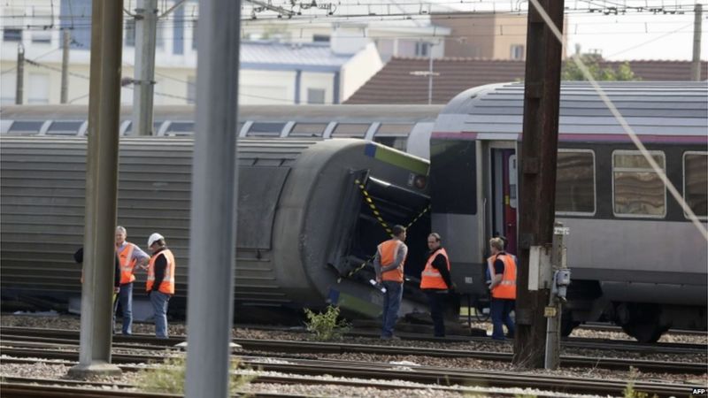 In pictures: French rail crash - BBC News
