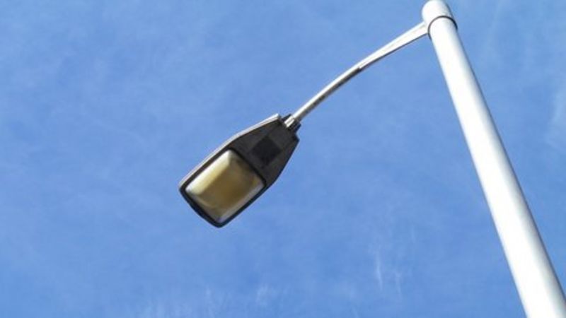 Leicestershire County Council plans £25m LED street light spend - BBC News